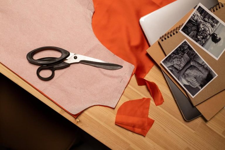 What Are the Best Scissors for Cutting Buttonholes in Fabrics - Knowing ...