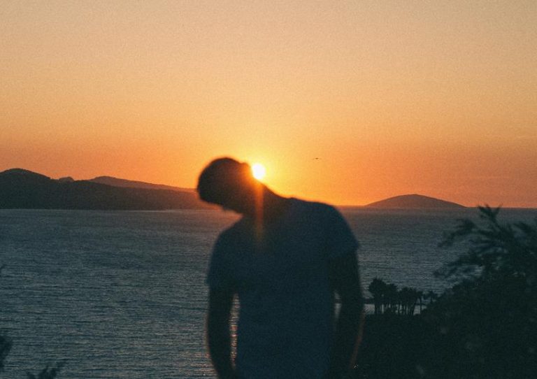 How to Prevent Sun Fading on Your T-Shirts - Knowing Fabric