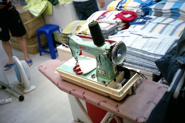 Choosing the Right Thread for Your Fabrics: A Guide - Knowing Fabric