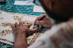 How To Make Batik Fabric With Glue - Knowing Fabric