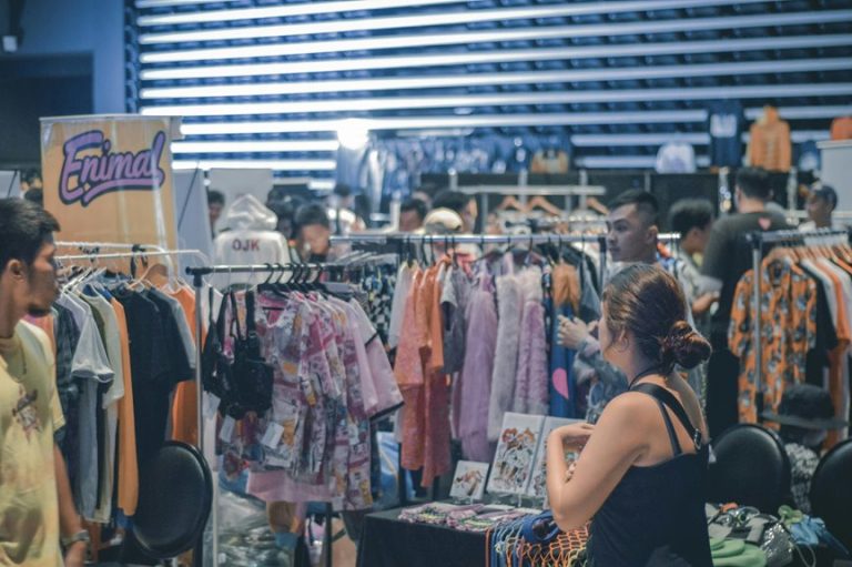 What Makes a Fabric Breathable? A Guide to Natural Options - Knowing Fabric