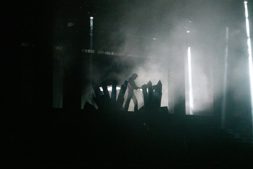 Sharkstooth Scrim vs. Bobbinette: Which Is Best for Theatrical Effects ...